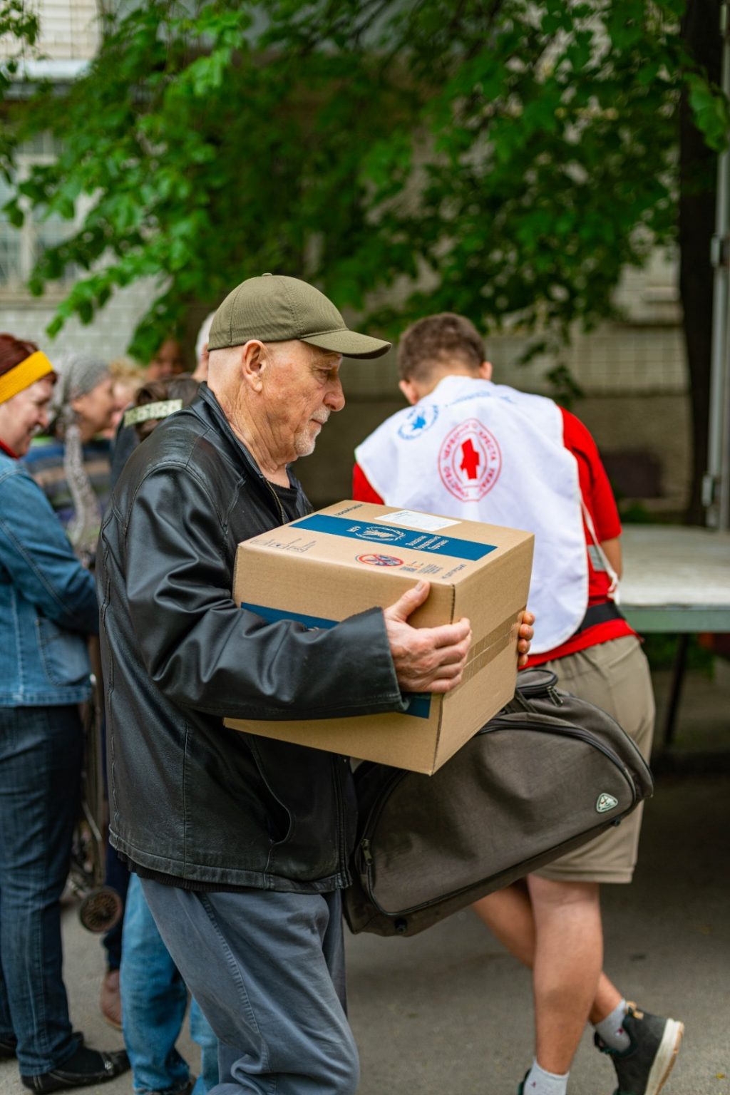 20,000 Food Parcels Distributed in Kherson in April – Ukrainian Red ...