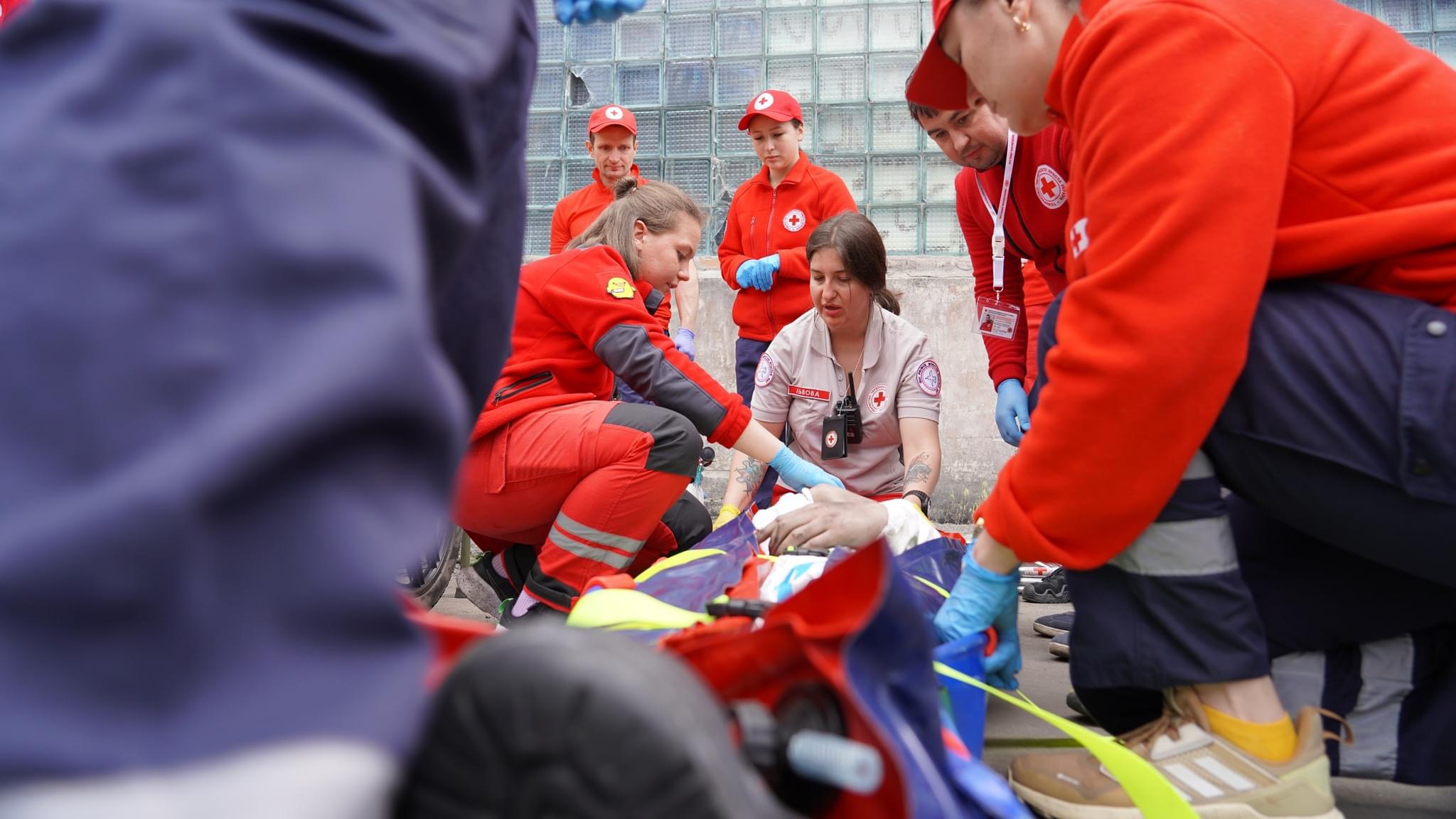 Large-Scale Training for First Responders and Volunteers of the ...