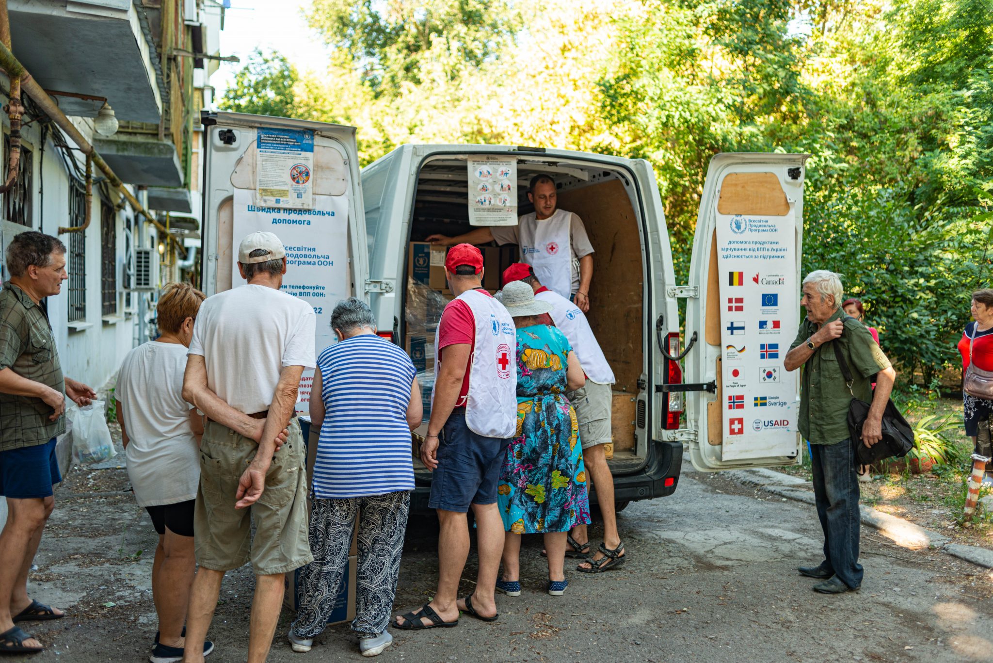 Kherson residents have received humanitarian aid from the Ukrainian Red ...
