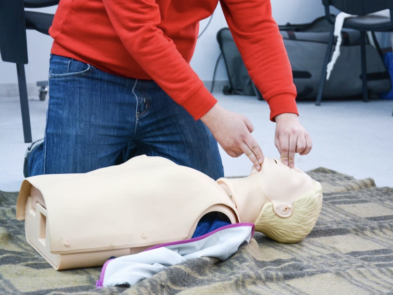Ukrainian Red Cross instructors are certified to conduct first aid ...