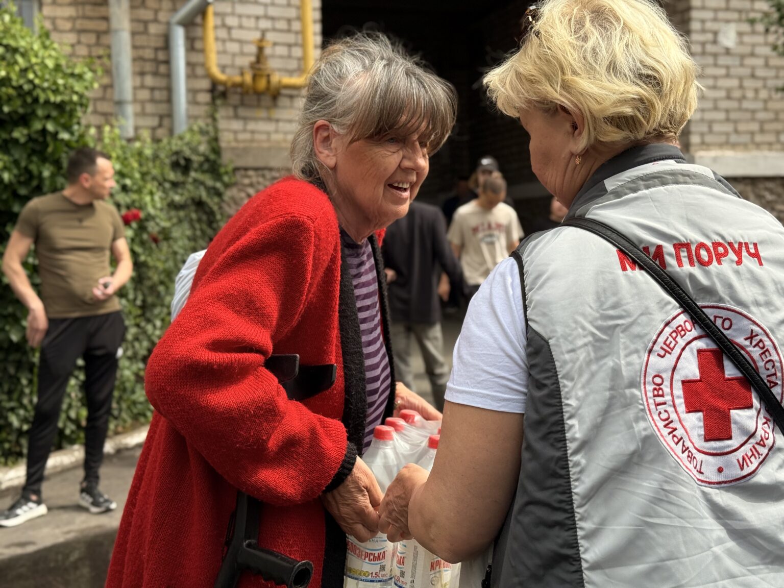 The Ukrainian Red Cross responds to the aftermath of the attack on ...