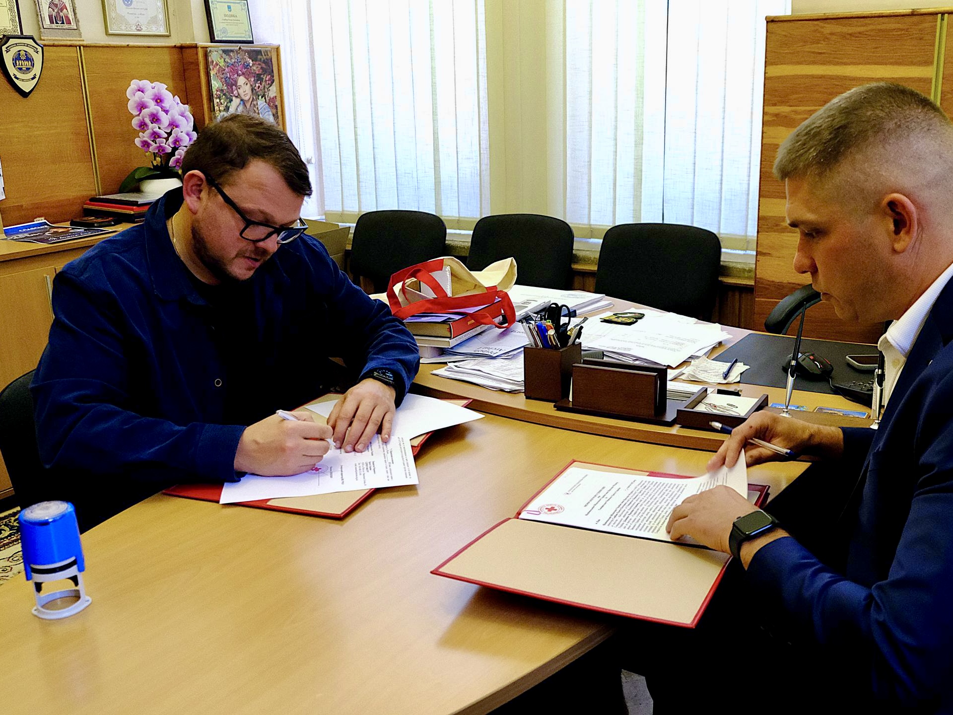 The Ukrainian Red Cross and Yaroslav Mudryi National Library of Ukraine ...