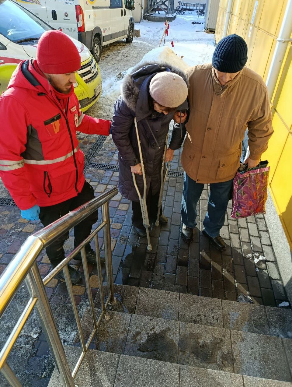 The Ukrainian Red Cross continues evacuations from frontline ...