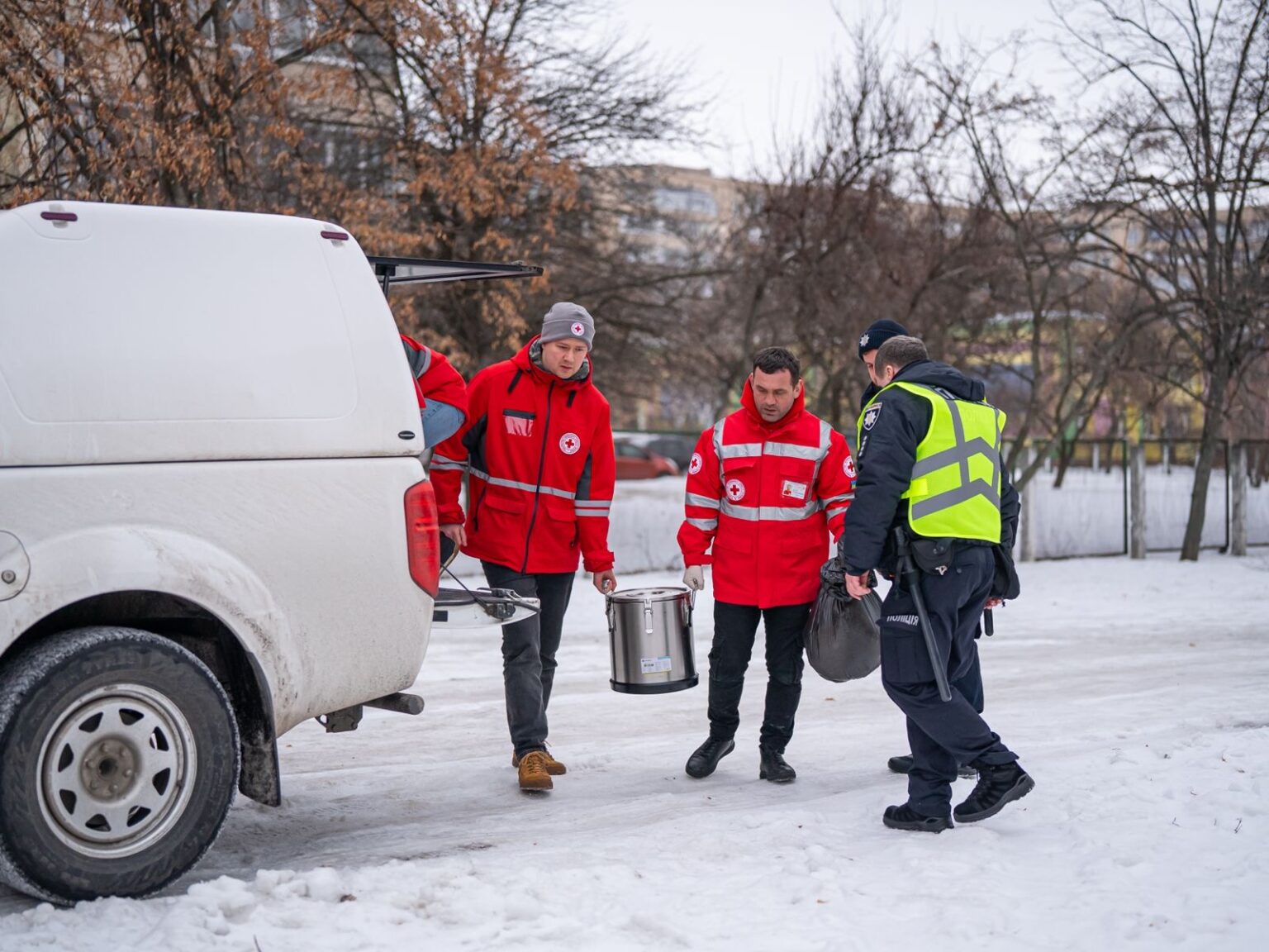 The Ukrainian Red Cross delivered over 3,300 hot meals to Kyiv ...