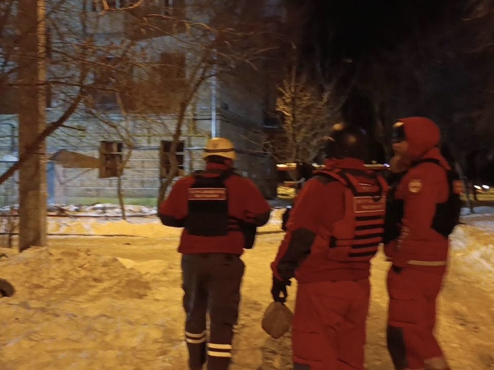 Kharkiv: At the site of another attack, a team of the Ukrainian Red ...
