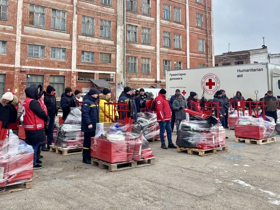 The Ukrainian Red Cross delivered 37 sets of firefighting equipment to ...