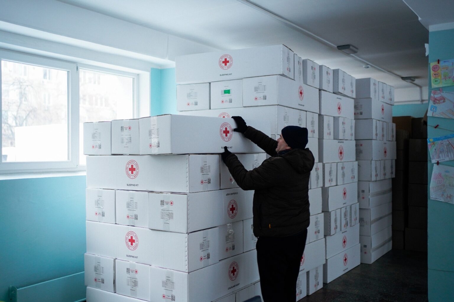 420 sleeping kits, 300 sets of bed linen and 940 warm blankets for ...