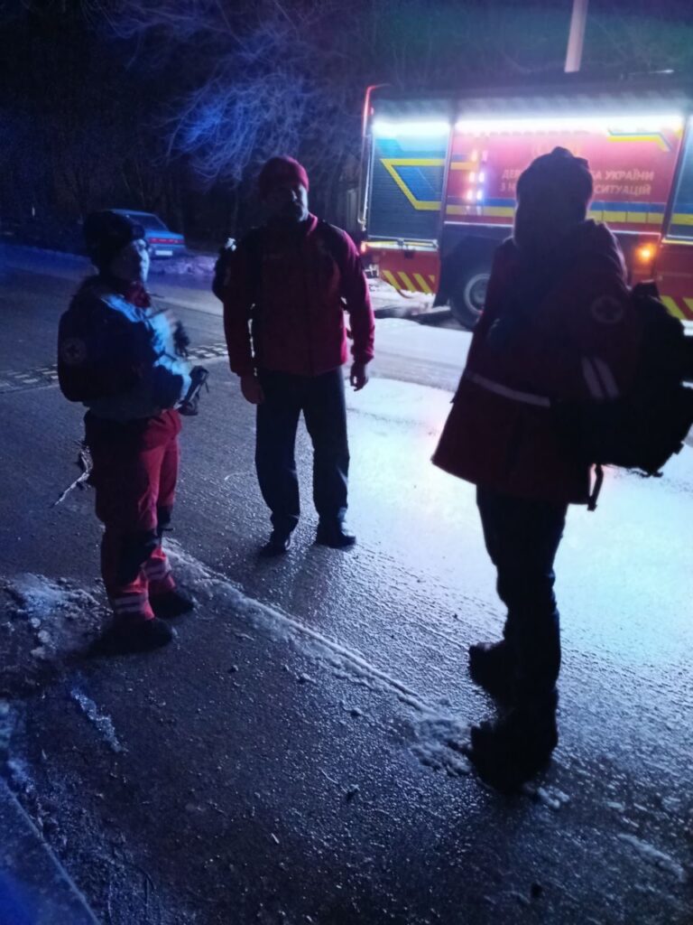 Ukrainian Red Cross volunteers respond on site after a night-time ...