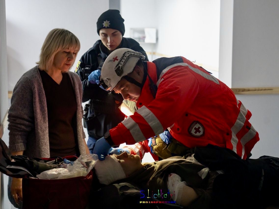 Zaporizhzhia: The Ukrainian Red Cross provides assistance at the site ...